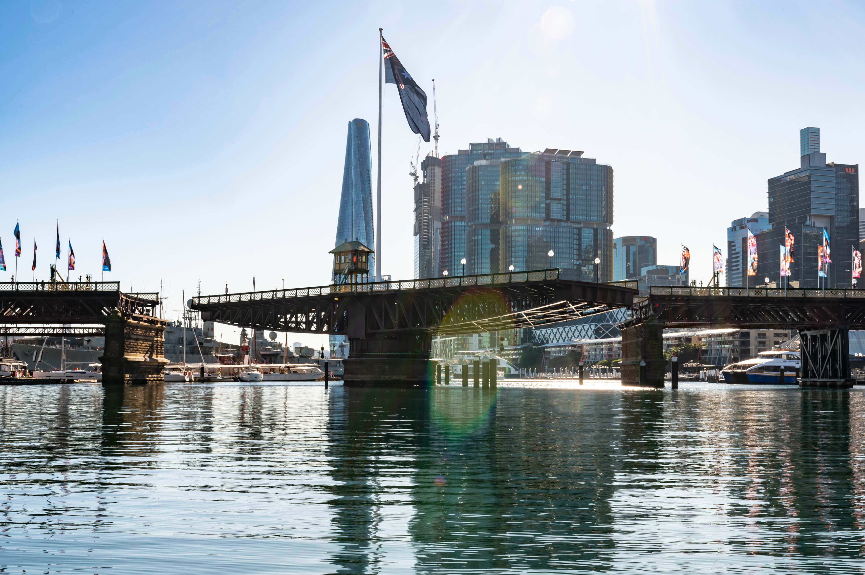 Pyrmont Bridge Darling Harbour - world's oldest electrical swingspan ...